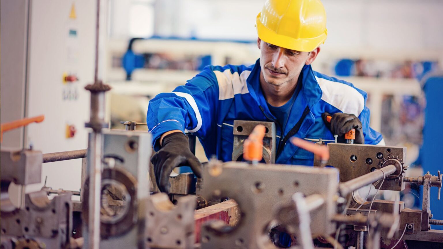 Manufacturing Jobs: Opportunities and Career Growth in 2026